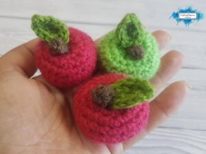 Crochet Amigurumi Mini Apple (Free Pattern + Video) - Crafting Happiness