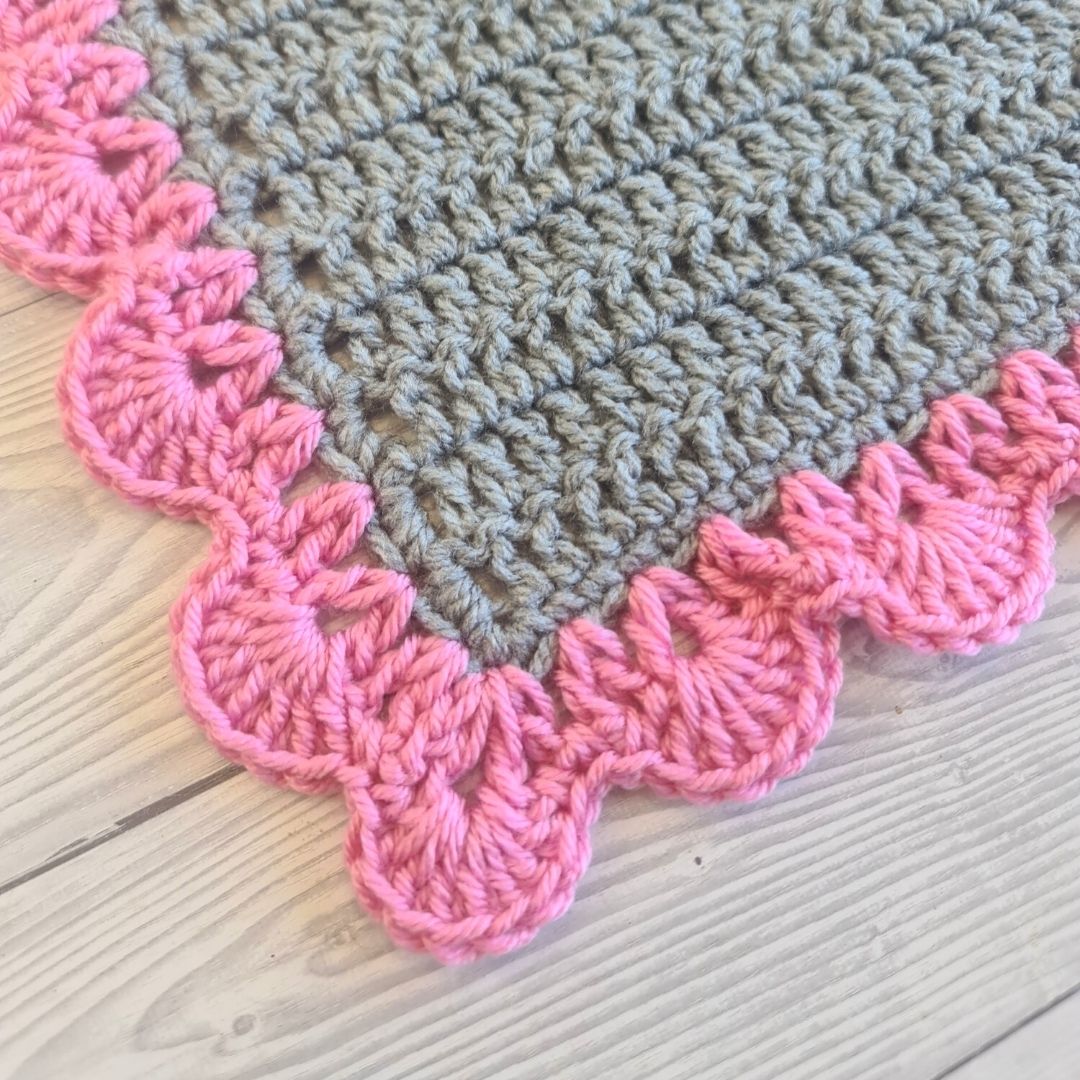 V Stitch Shells Border Crochet Tutorial - Crafting Happiness
